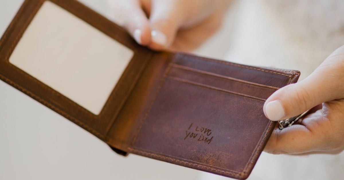 A Personalized Leather Wallet Makes the Perfect Christmas Gift – Grain+Oak